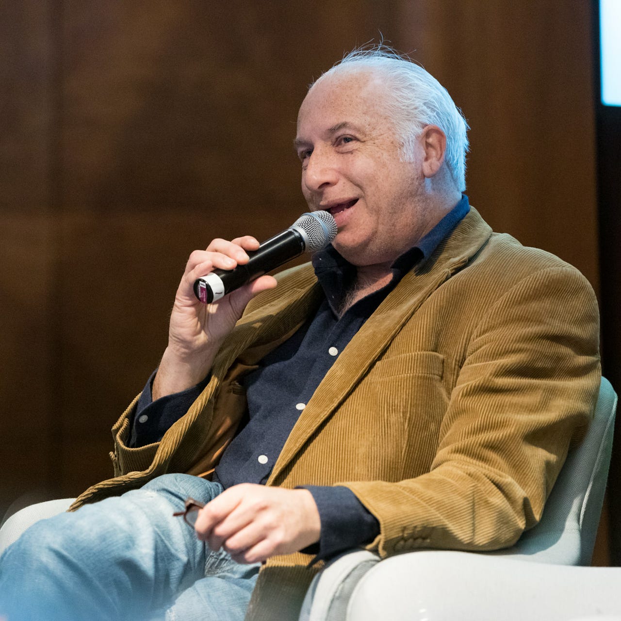 Join Howard Lewis’ subscriber chat