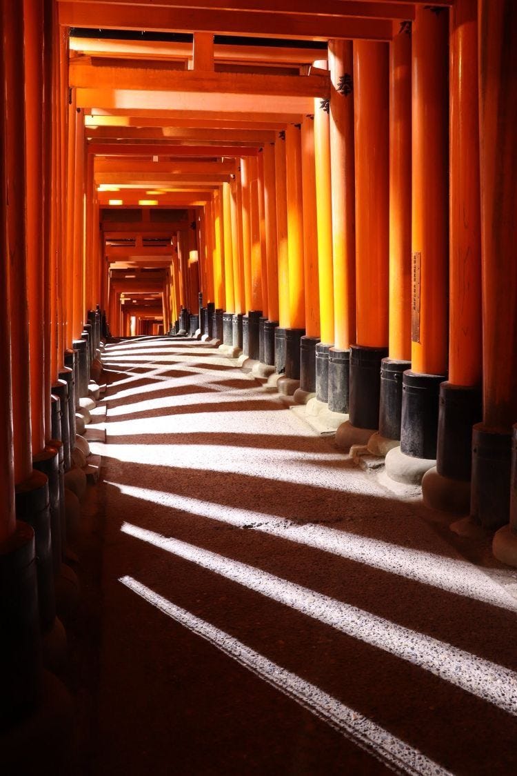 日本投資 ---- 日本的神社為什麼都刷成朱紅色 - by Kenji San - Kenji’s Substack