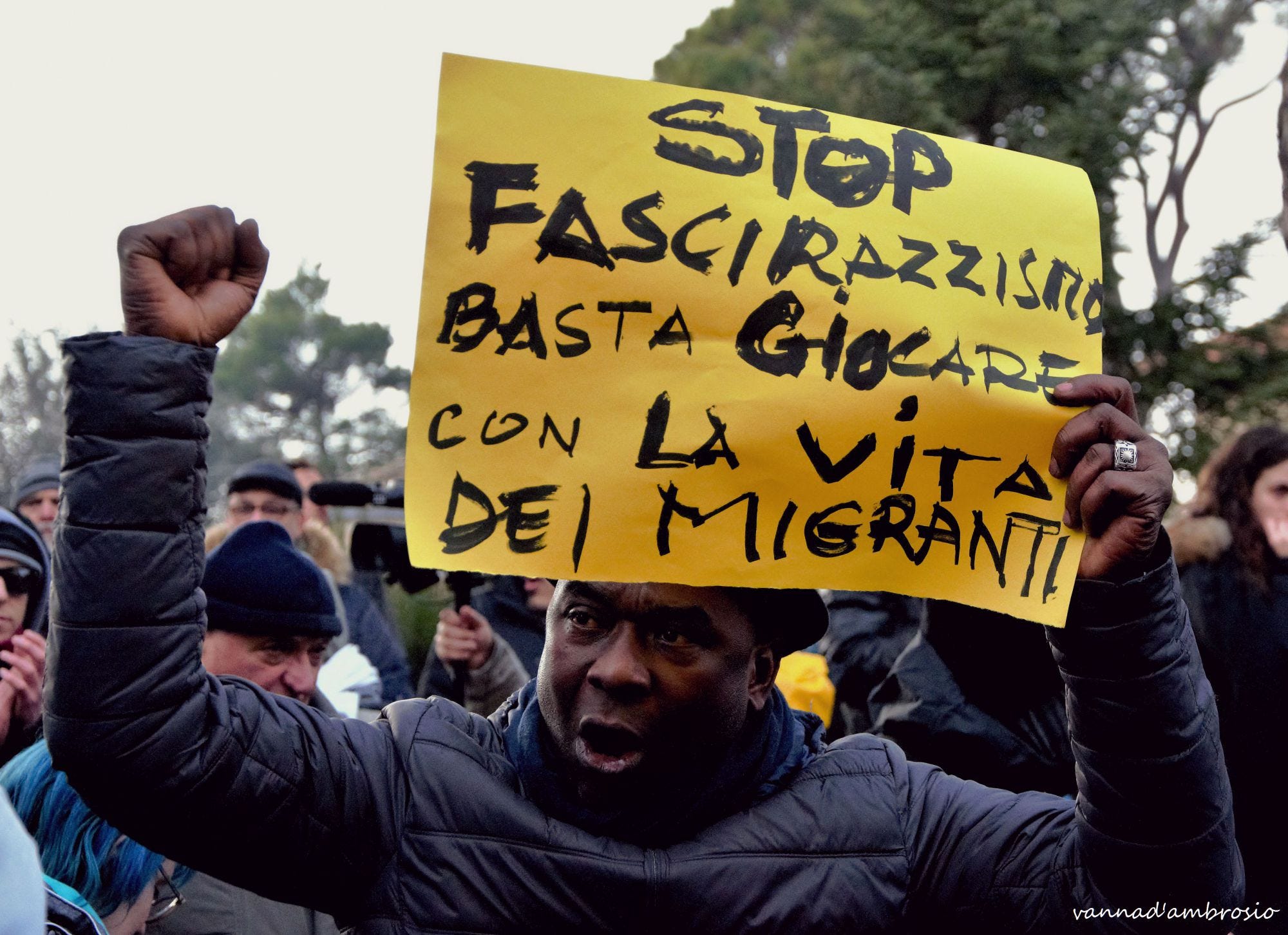 Migranti: sono davvero una minaccia? La verità che la Destra non racconta
