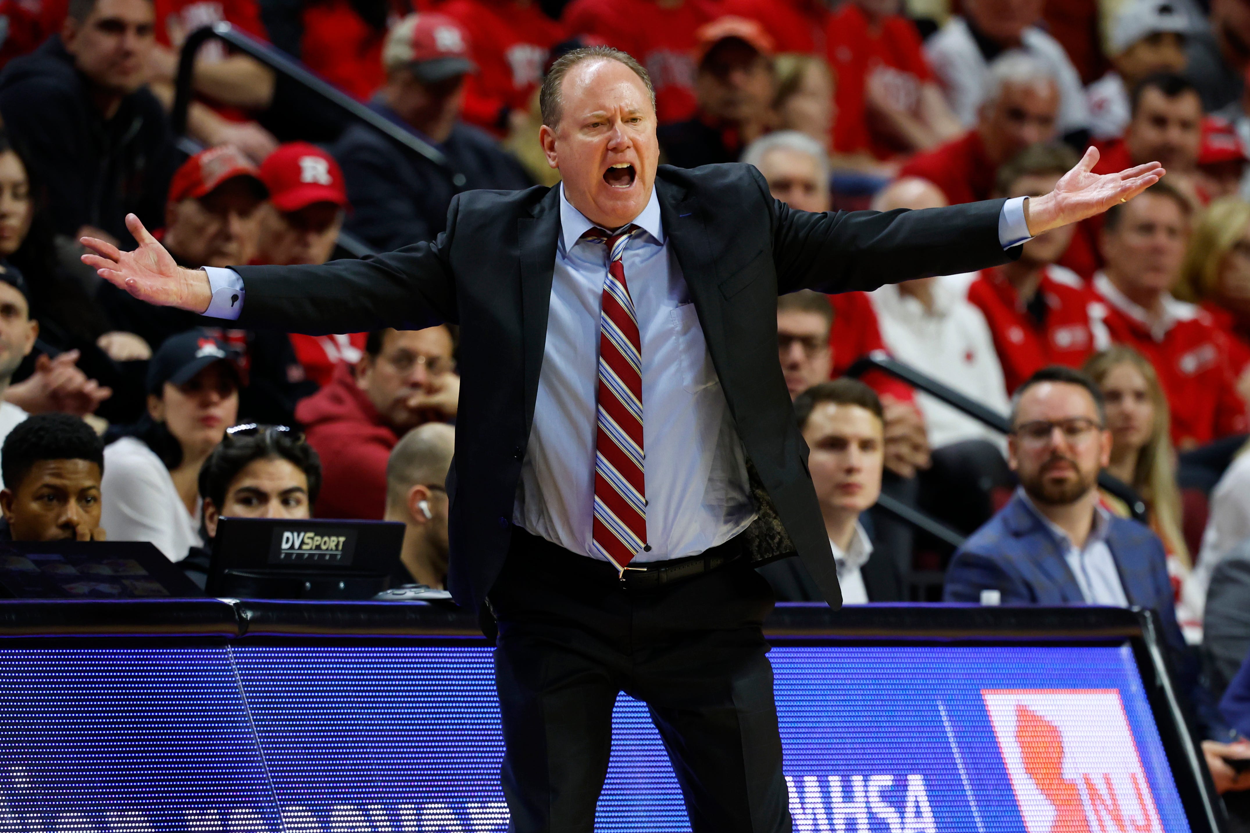 Seth Davis' Saturday Reactions: Wisconsin is in a free fall, Gonzaga ...