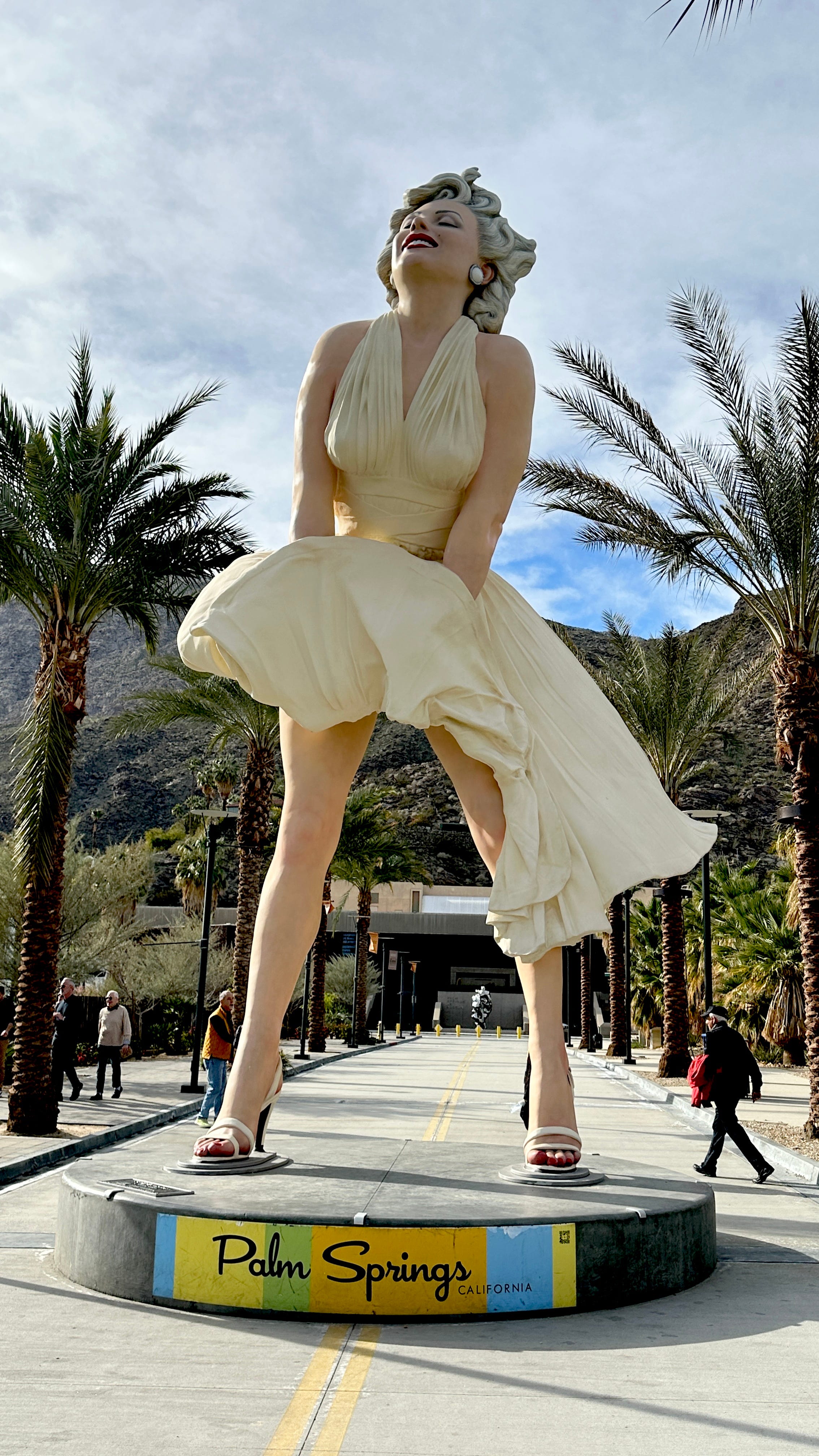 Delis in the Desert--and Marilyn too! - by Ruth Stroud