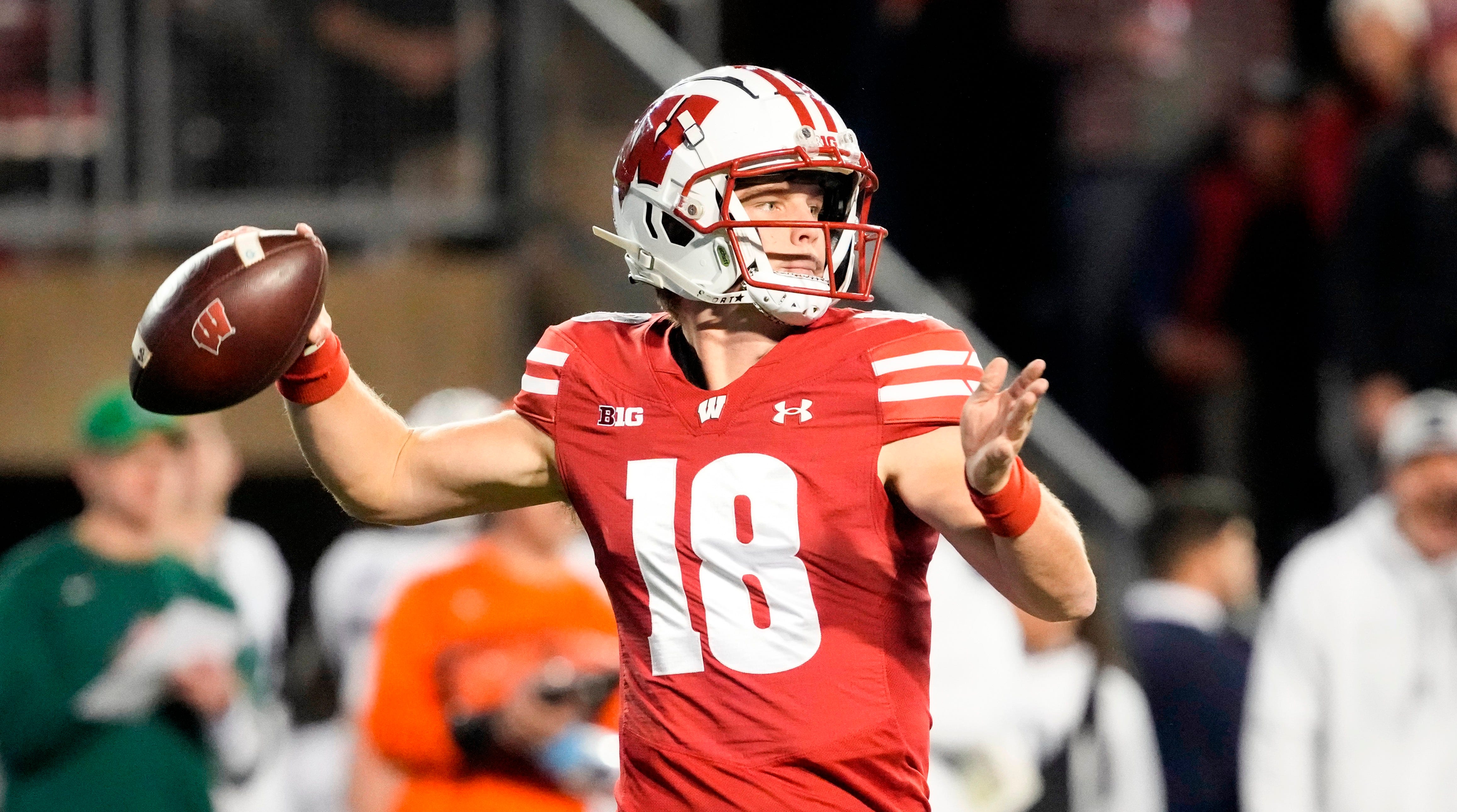 Wisconsin football quarterback Braedyn Locke enters the transfer portal