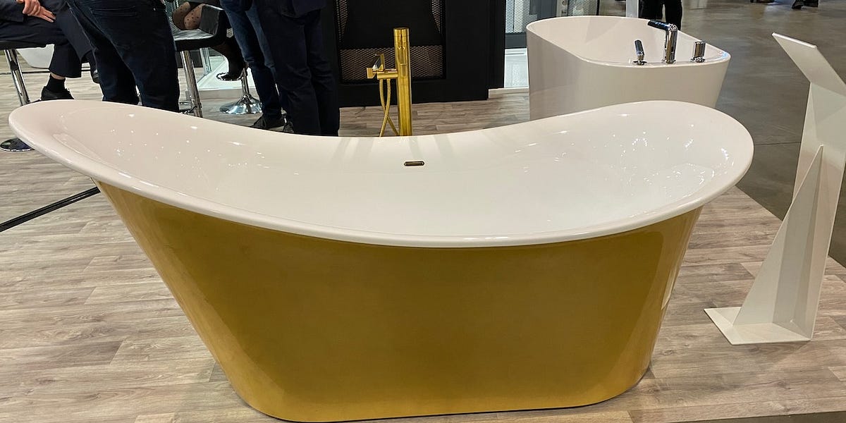 Stop the attack of the killer bathtubs! - by Lloyd Alter