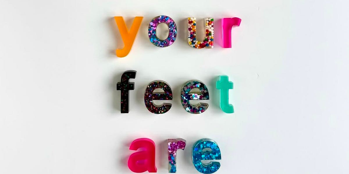 Lo"normal" se puede cuestionar. - by Clau Quintero