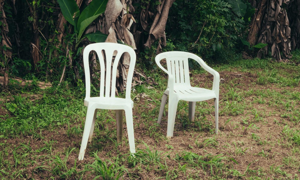 DeBí TiRAR MáS FOTos - Bad Bunny 7.5/10 - by Eufonía