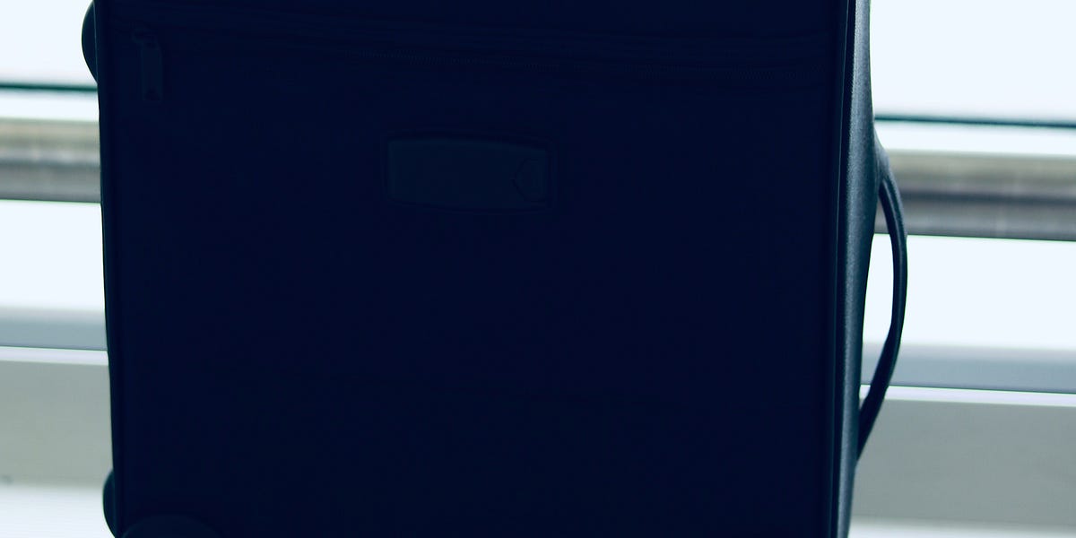 Your life needs to fit in a suitcase - by Mateus Camillo