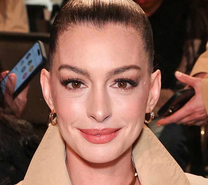 Did Anne Hathaway Get Plastic Surgery? Or Is She Simply a Genetically ... Did Anne Hathaway Get Plastic Surgery? Or Is She Simply a Genetically ...