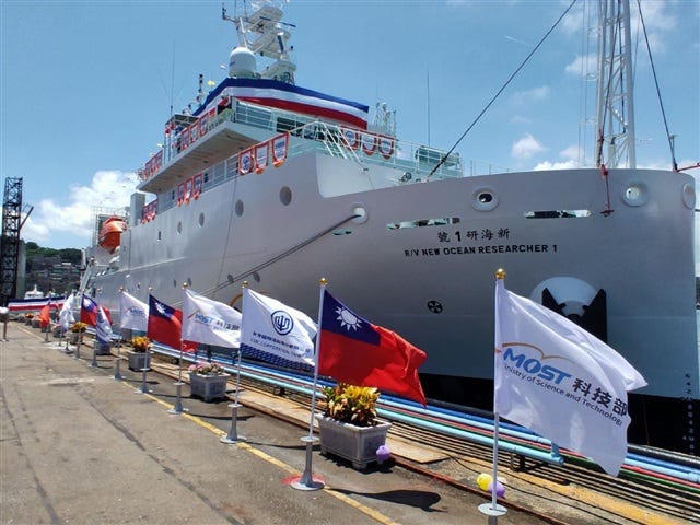 Unmanned Shipping Revolution: Can Bulk Containers Go Fully AI?