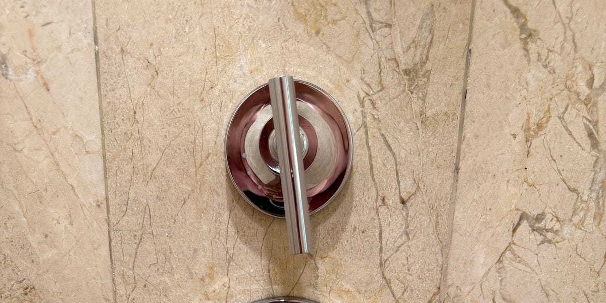 Hotel Showers - Dave Barry’s Substack