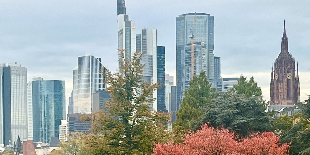 Friend-Zoning Frankfurt - by Brad McCarter Friend-Zoning Frankfurt - by Brad McCarter