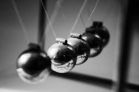 La ley del péndulo - by Solana Novillo