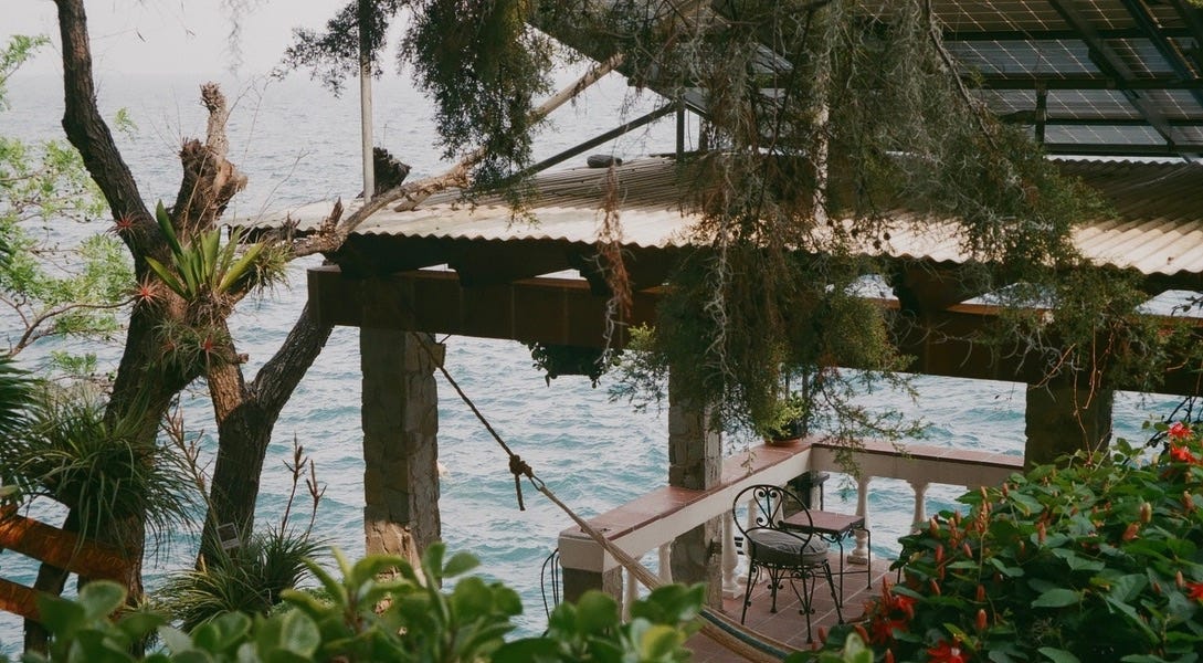 In pursuit of paradise - by Isa Cueto - rummaging