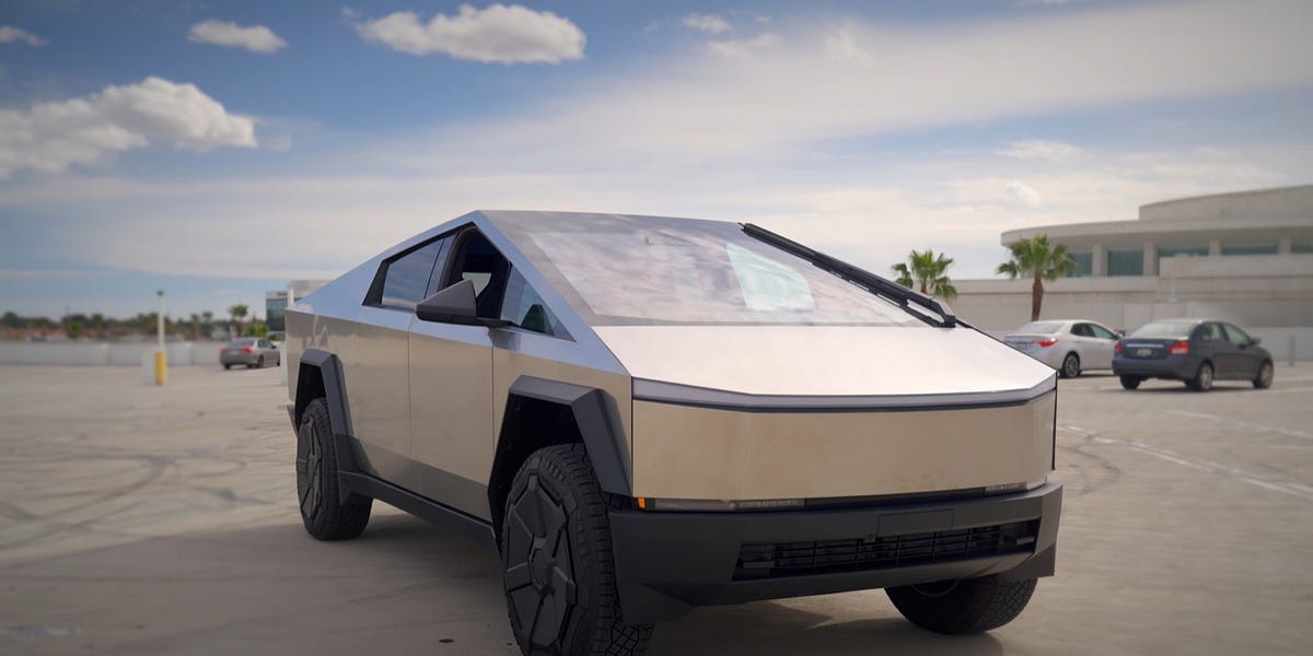 WhistlinDiesel: "Cybertruck frames are snapping in half"