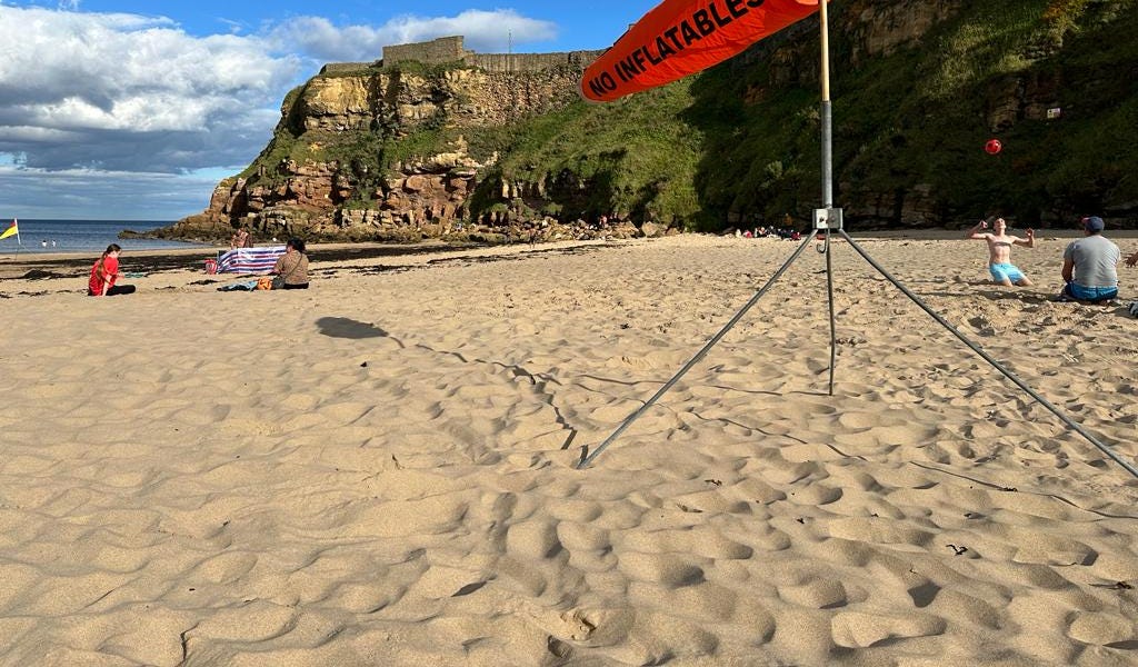 3 types of strangers - by Hannah Harvey - Mums' Days