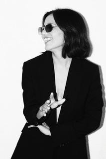 Pizarnik, un psicópata y muchas flores - by Ale Ruiso