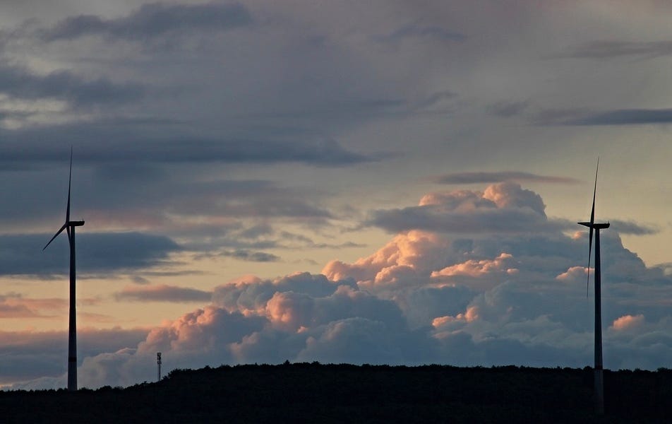 The wind industry powers ahead of staggering solar