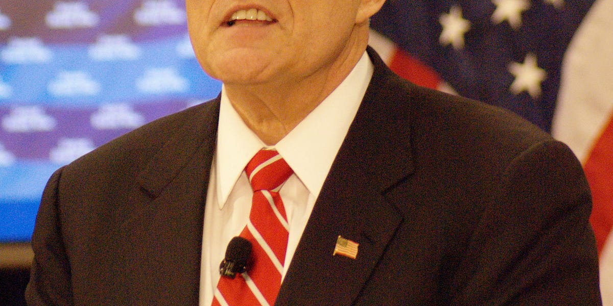Las aventuras de Rudy Giuliani - by Roger Senserrich
