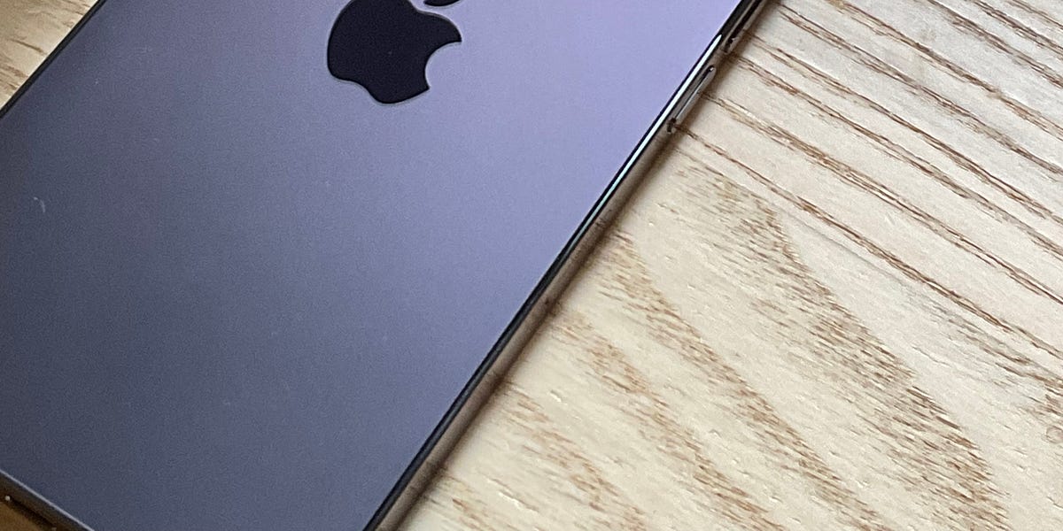 (Dynamic) Island life is good - by Gary Colwell - Notebox