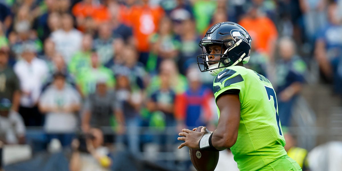 How The 2022 Seahawks Use RPOs To Help Geno Smith