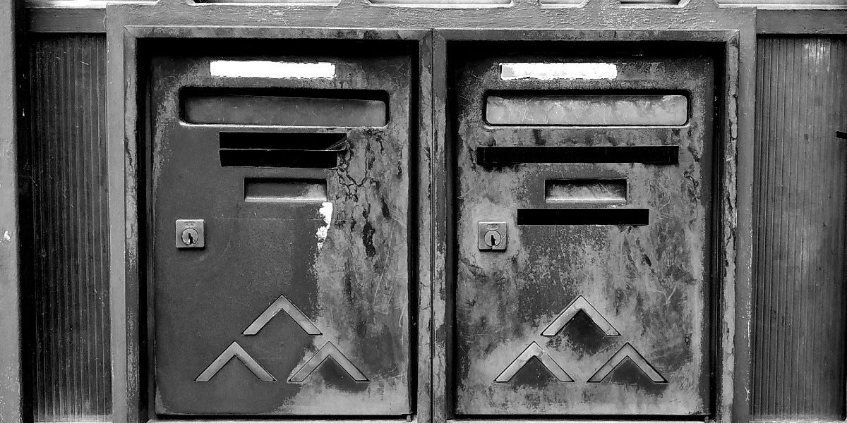 Esquemas, reinas y balances - by Javier Saul - Lunes