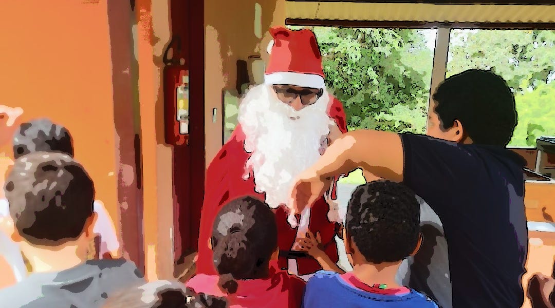 Três Papais Noéis. Amigos. Outros. - by Claudio D. Shikida