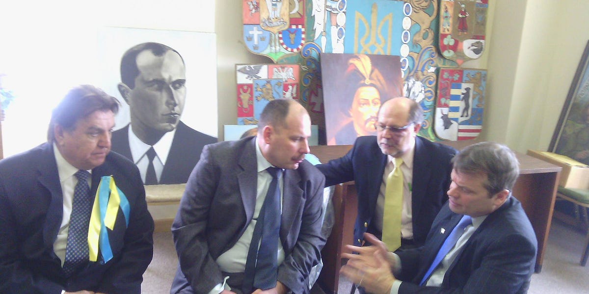 New Sheriff in Town - by Moss Robeson - Bandera Lobby Blog