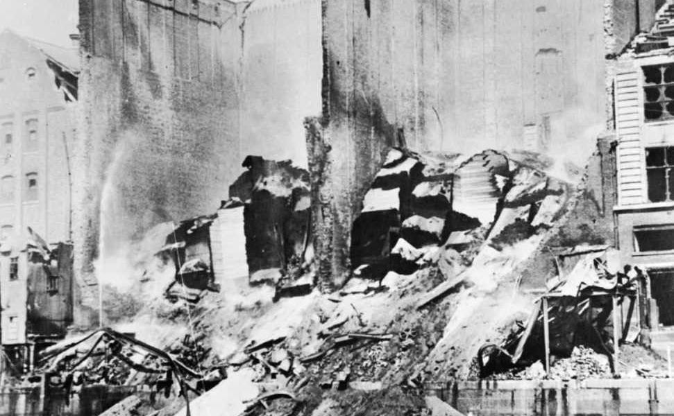 Heavy casualties in raid on Hull - by Editor