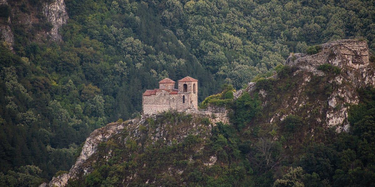 How a double monastery can love the unlovable