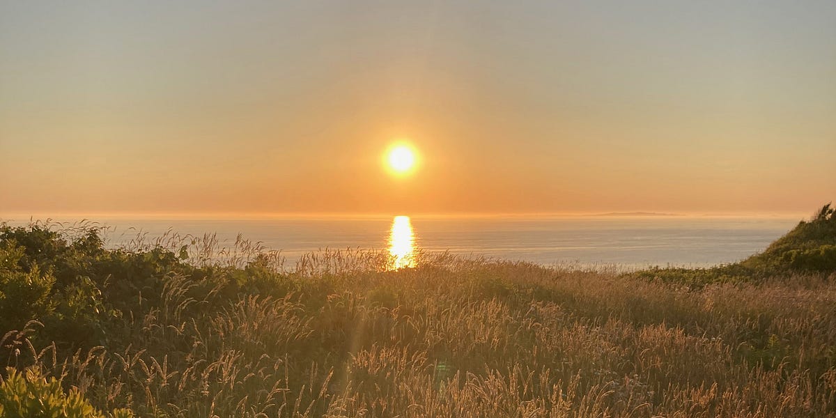 🌅 Our favorite Martha's Vineyard Sunrise + Sunset Locations