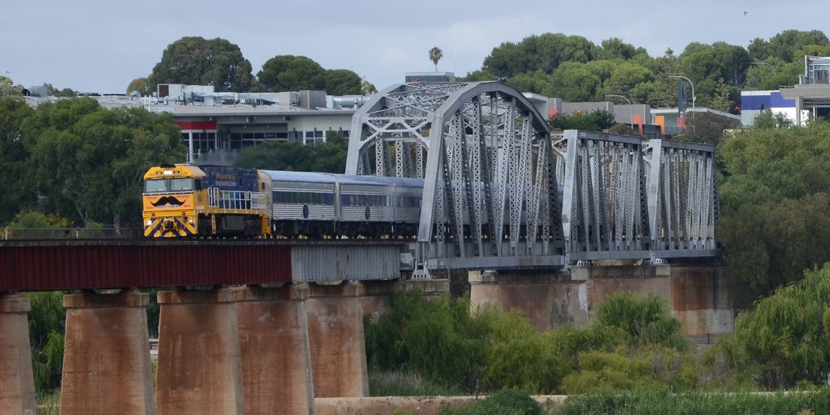 The Overland returns to Murray Bridge after 10 months