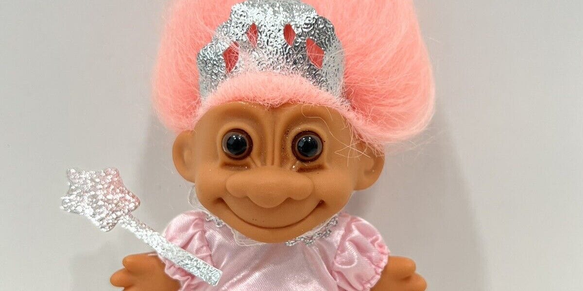 Enter Label: On Becoming Glinda, the good troll in the HEALINGVRSE