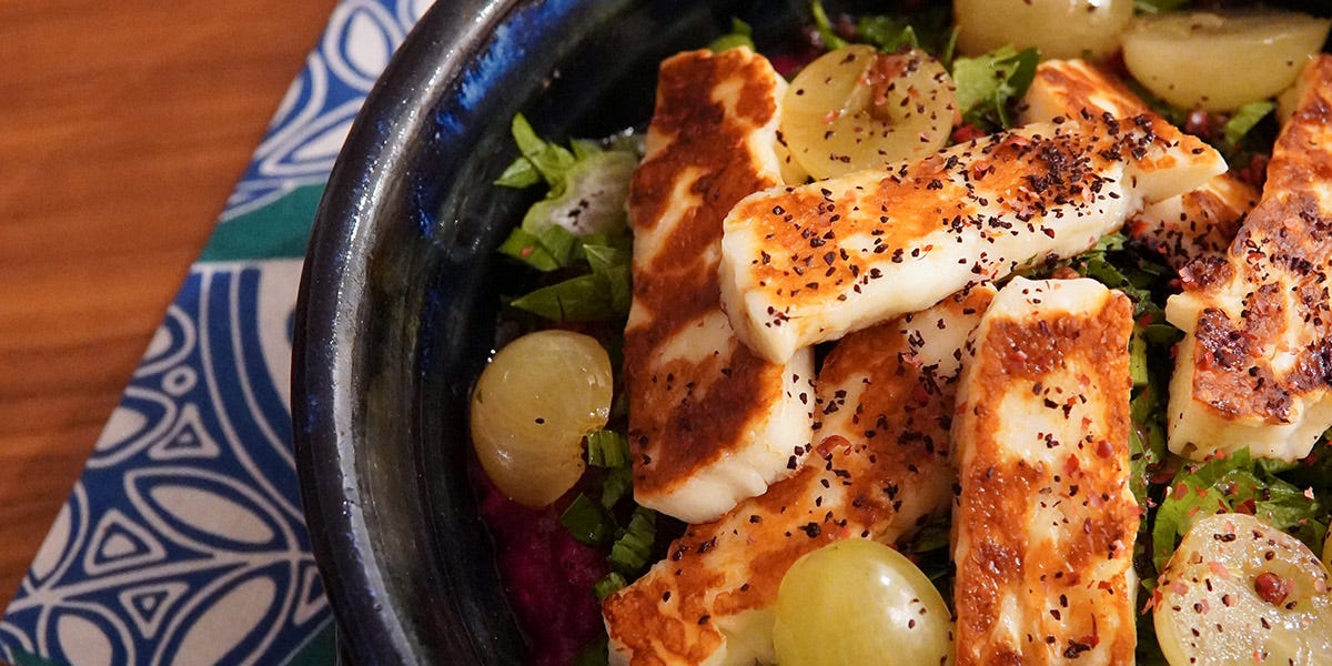 La crème de betterave à l’halloumi grillé - by Lola Spun