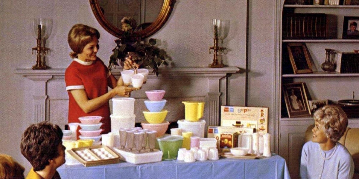 How did Tupperware get to $2 billion in annual revenue? 💸