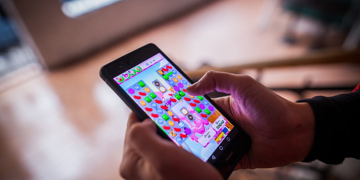 Mini-Feature: Distracting Ourselves from Reality