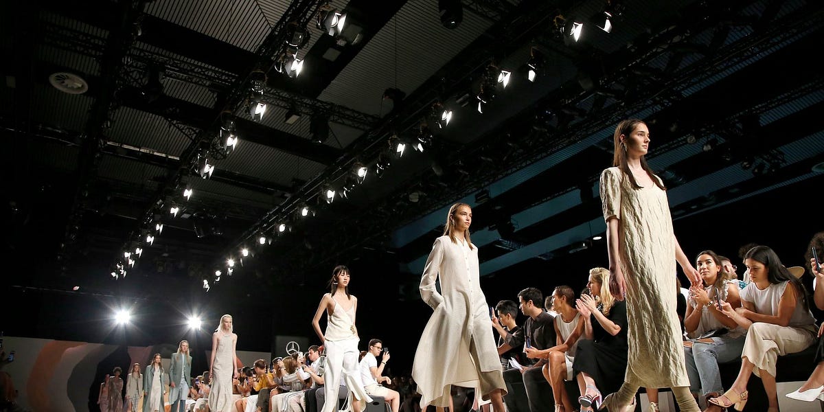 Café 9. La moda justa. - by Hernández - Café y Cultura