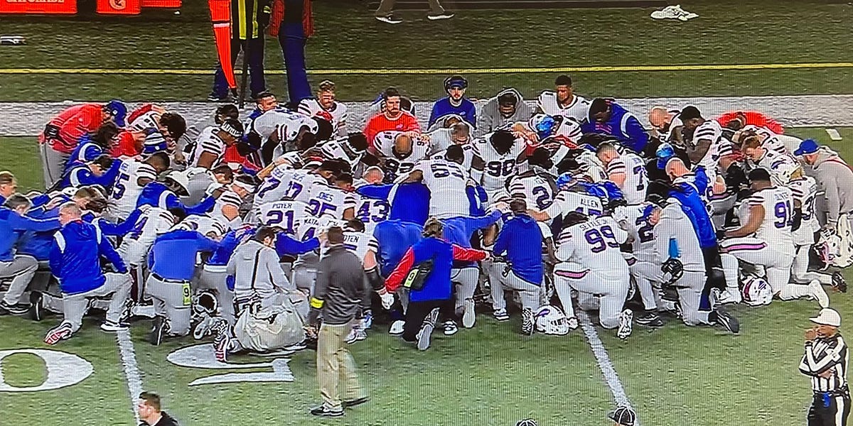 🚨Monday Night Football game suspended after player collapses on field ...