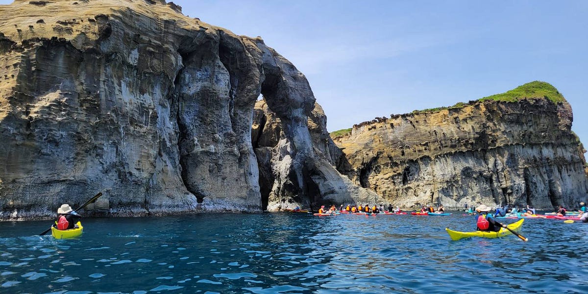 Summer in Taipei: Ocean and Kayaking - by 林紋沛 Wenpei Lin