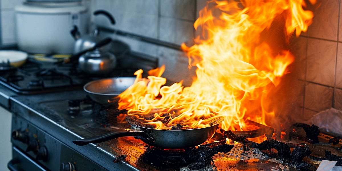Why does adding water to a grease fire make it worse? Why does adding water to a grease fire make it worse?