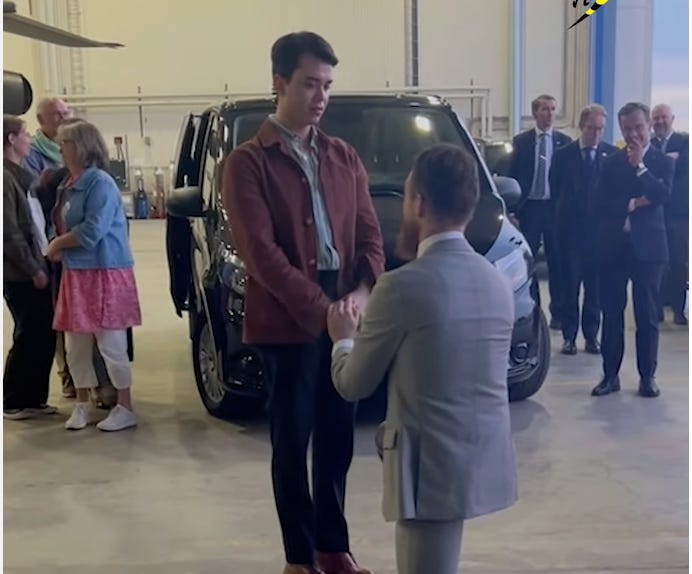 Johan Floderus narcissistiska mediacirkus - Nick Alinia