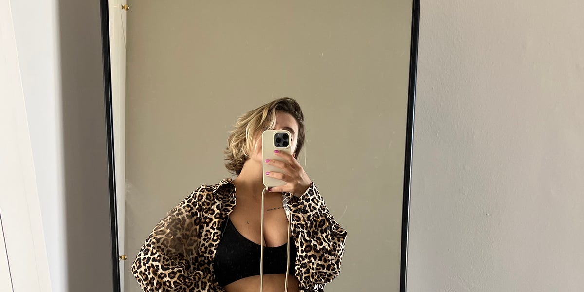 Bom dia, gatinha miss bumbum - by Marcie Gottschalk