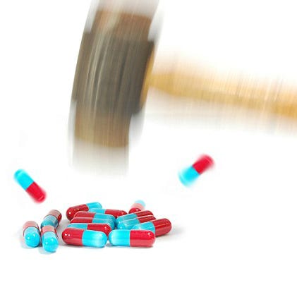 Rompere le compresse e aprire le capsule: è sicuro?