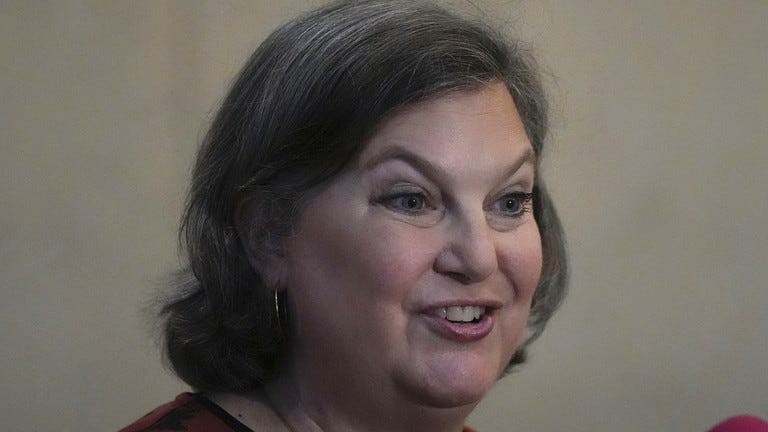 Ezek lehetnek Victoria Nuland lemondásának valódi okai!