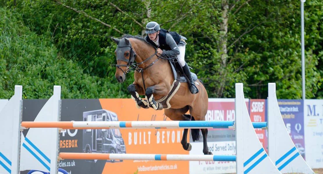 Show jumping at The Meadows - Horse&Field
