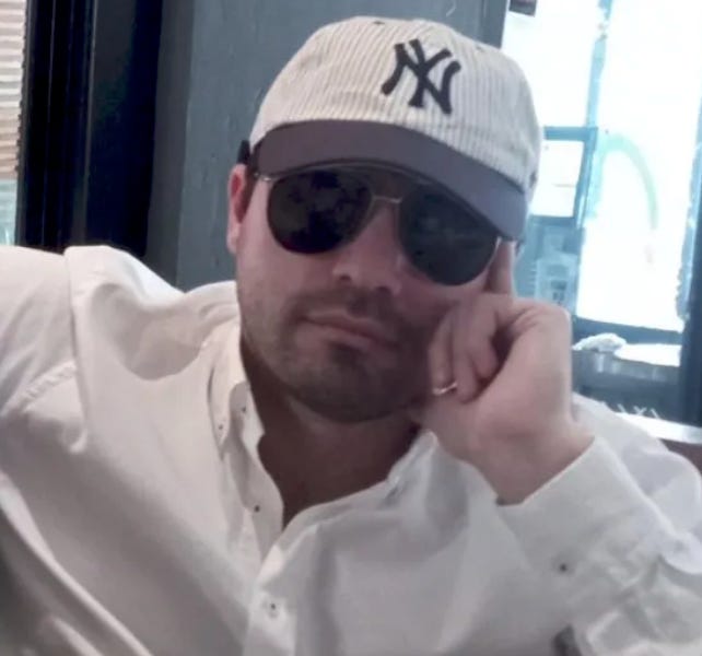 1. El Mini Lic - by Ioan Grillo and Luis Chaparro