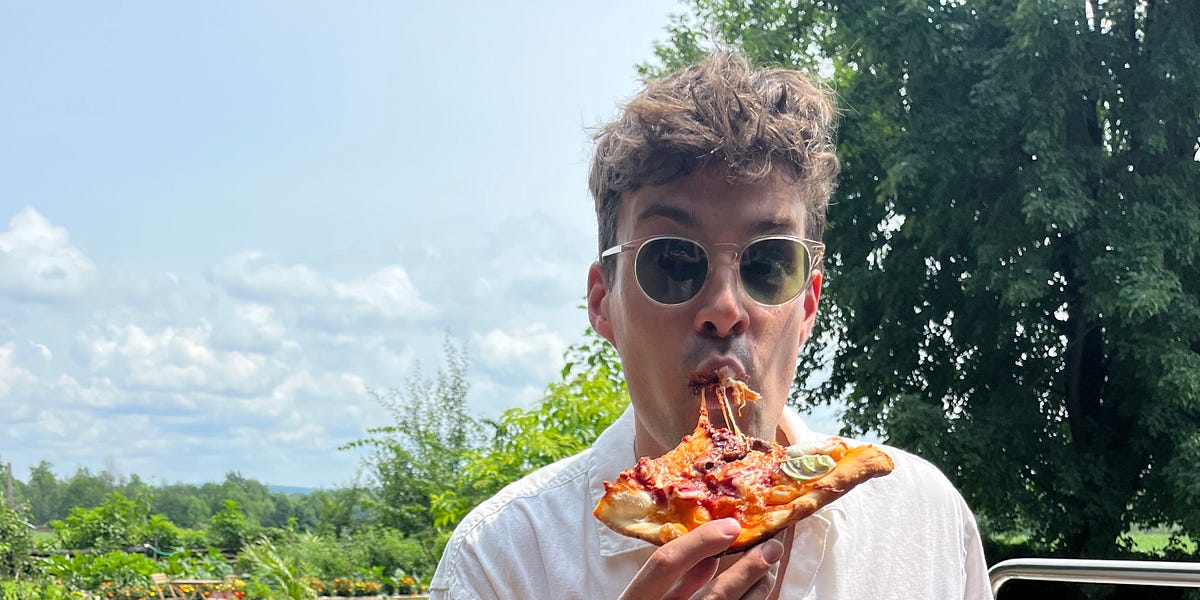 PIZZA SUR LE BBQ !! - by Dominic Lamirande - Club Dom Cooks