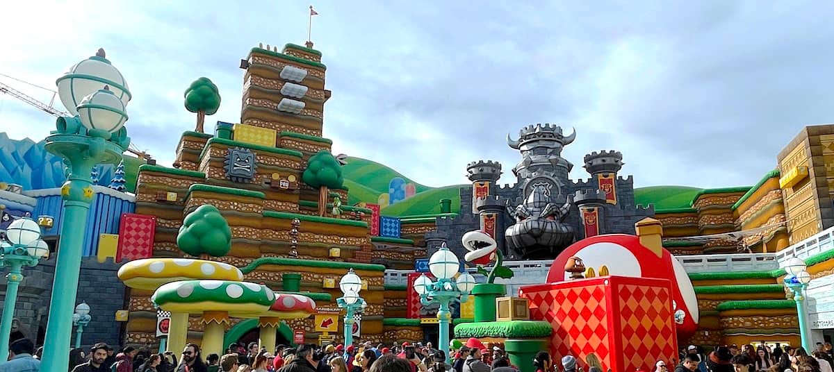 Universal's New Worlds - by Robert Niles