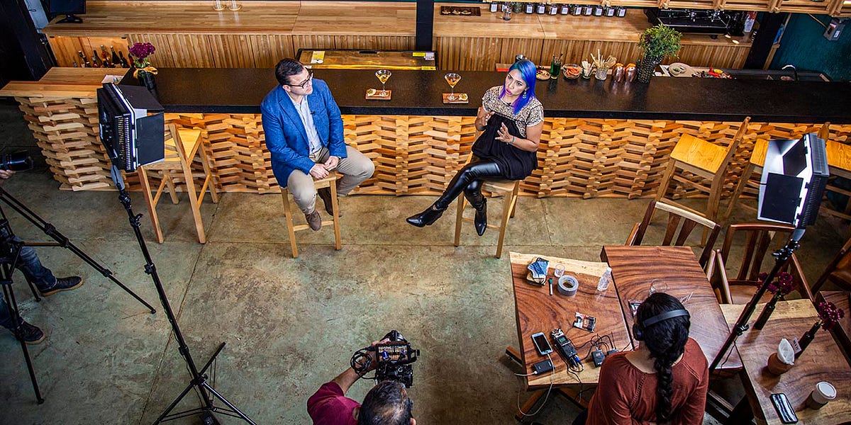 La historia del bar que nunca cierra - by Genaro Mejía