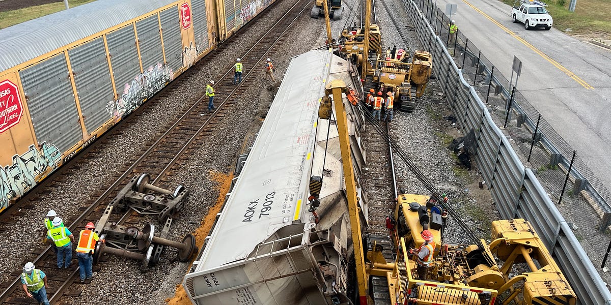 Cleanup continues, cause undetermined in derailment under Harrison Bridge