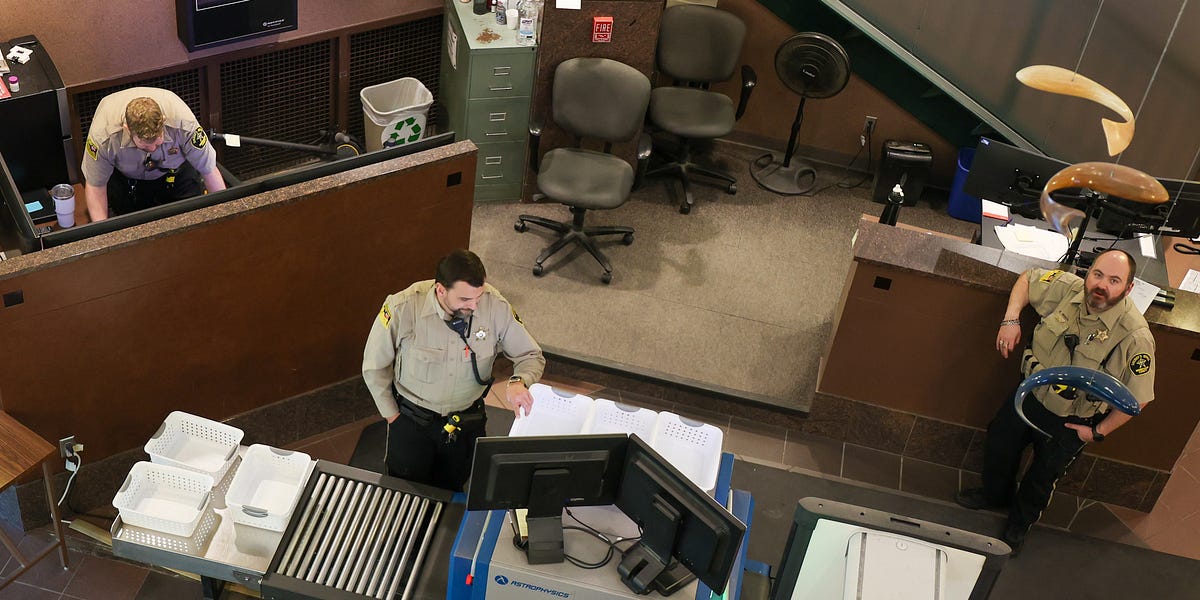 Minnehaha County Courthouse cops spring into action