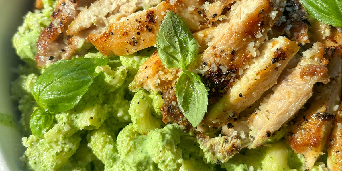 30-minute cheesy broccoli pesto pasta